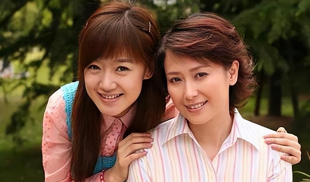 Zuo Ling, a popular beauty star in the 1990s, remarried happily with her daughter, and became ...
