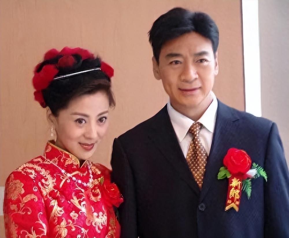 Actor Kou Zhenhai: Three marriages to Li Ting, 21 years younger, and he ...