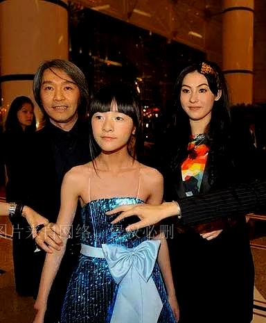 Stephen Chow's daughter took photos in a swimsuit and her figure is so ...