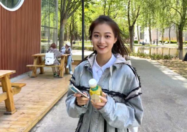 21-year-old cantor Feng Lin is popular! He is super strong but is hyped ...