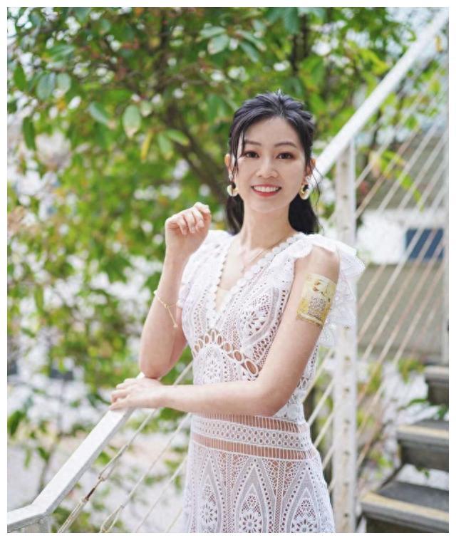 TVB's top star Xiaohua appeared in "Love Comes Home", the aboriginal looks are so amazing, she ...