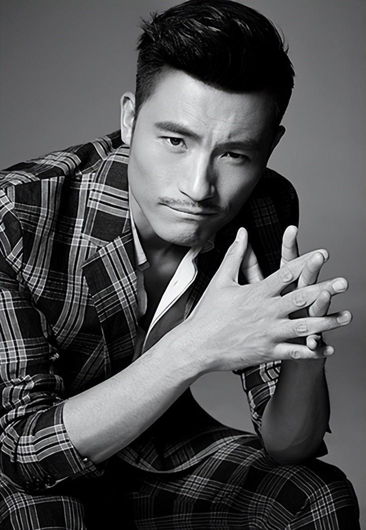 Living with Kong Lin, falling in love with Ke Lan, but now quietly ...