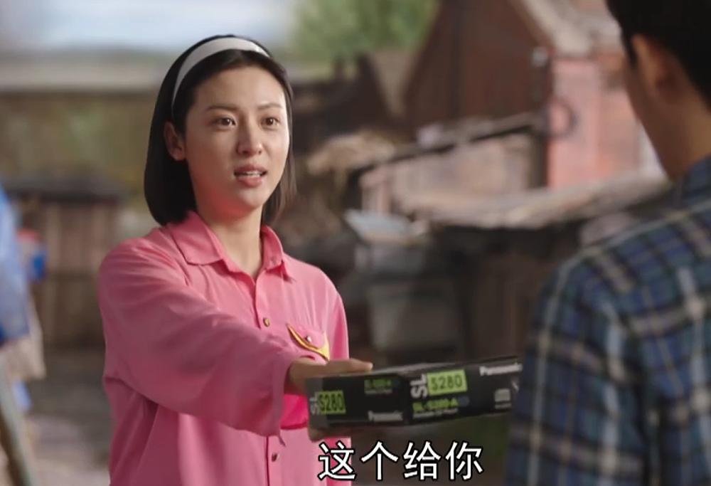 "Glory of the Fathers" Liang Fengxia wears "the face of a late mother ...