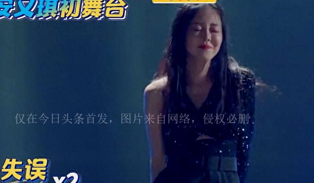 An Youqi lives in a house in Beijing, drives to see the aurora alone ...
