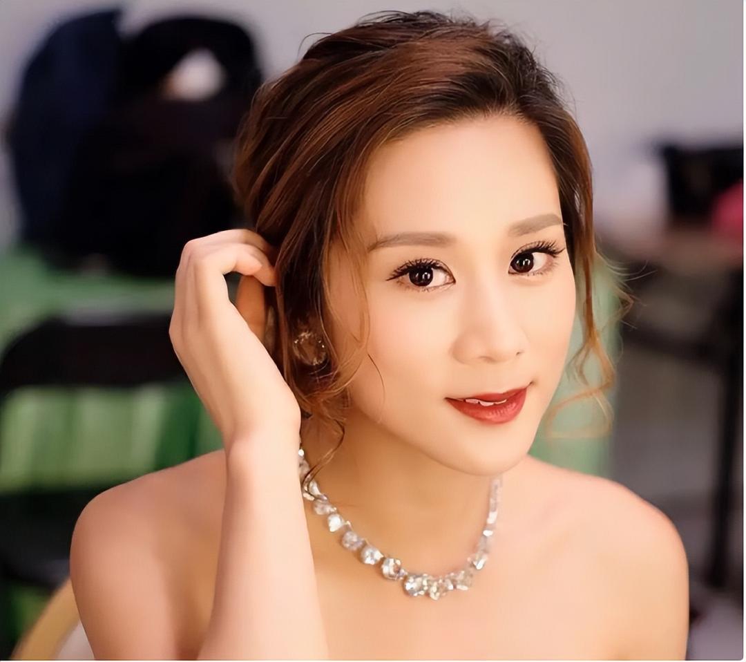 Miss Hong Kong champion Zhang Jiaer turned into a hot wife and denied plastic surgery to ...