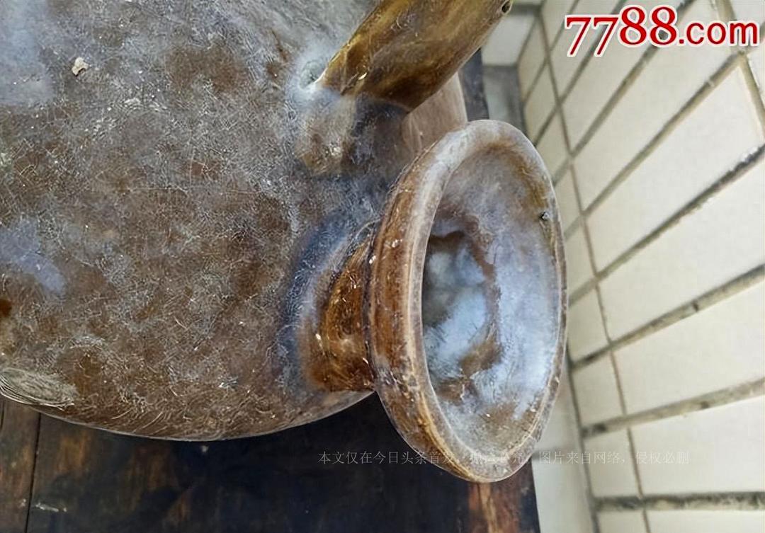 The mouth of the ancient "chamber pot" was so small, how could a woman ...