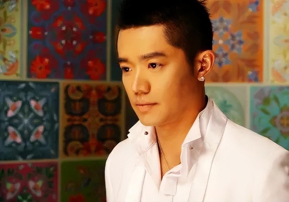 After Phoenix Legend "changed the lead singer", Zeng Yi had more than ...