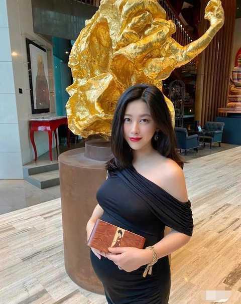 "China's Most Beautiful" Zhu Zhu gave birth to a baby. The baby is very ...