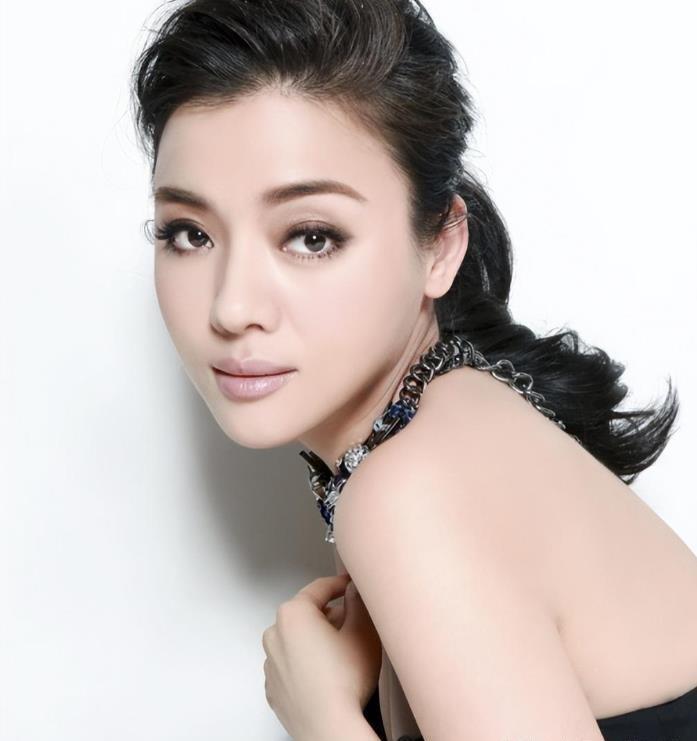 Chen Sisi can no longer hide it and admits her relationship with Li ...