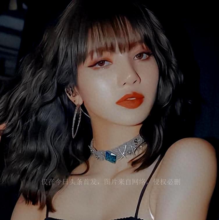 Lisa, the human Barbie, went to Hong Kong and took photos cheek to ...