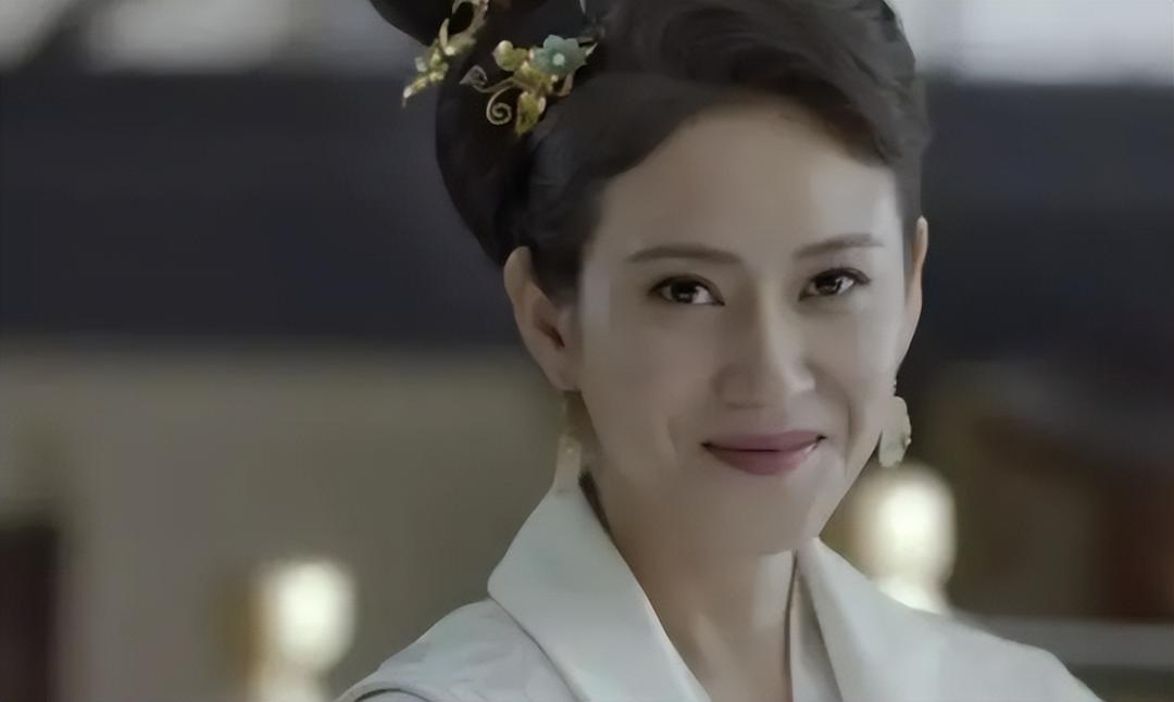 Liu Ruyu who is willing to have a political marriage - watching the TV ...