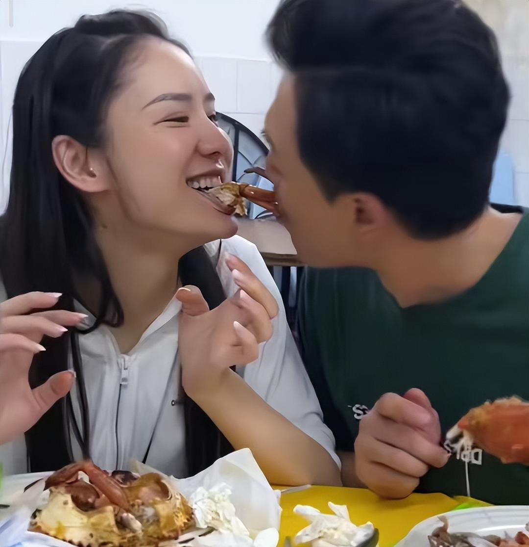 Zhang Xinyue brings her daughter to visit her husband, Lin Feng kisses his wife and hugs his ...