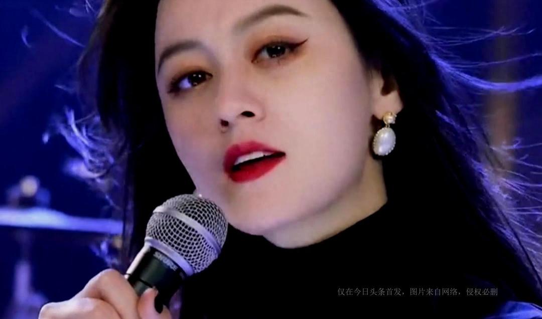 Relying on Douyin to become famous, Chinese internet celebrity singer ...