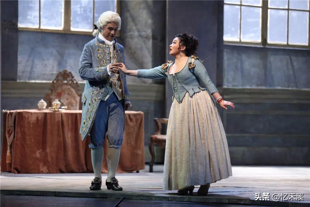What is the singing style of the soprano aria in Mozart's opera "The ...