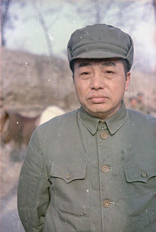 Mr. Peng under the Soviet color lens: thick eyebrows, big eyes, full of ...