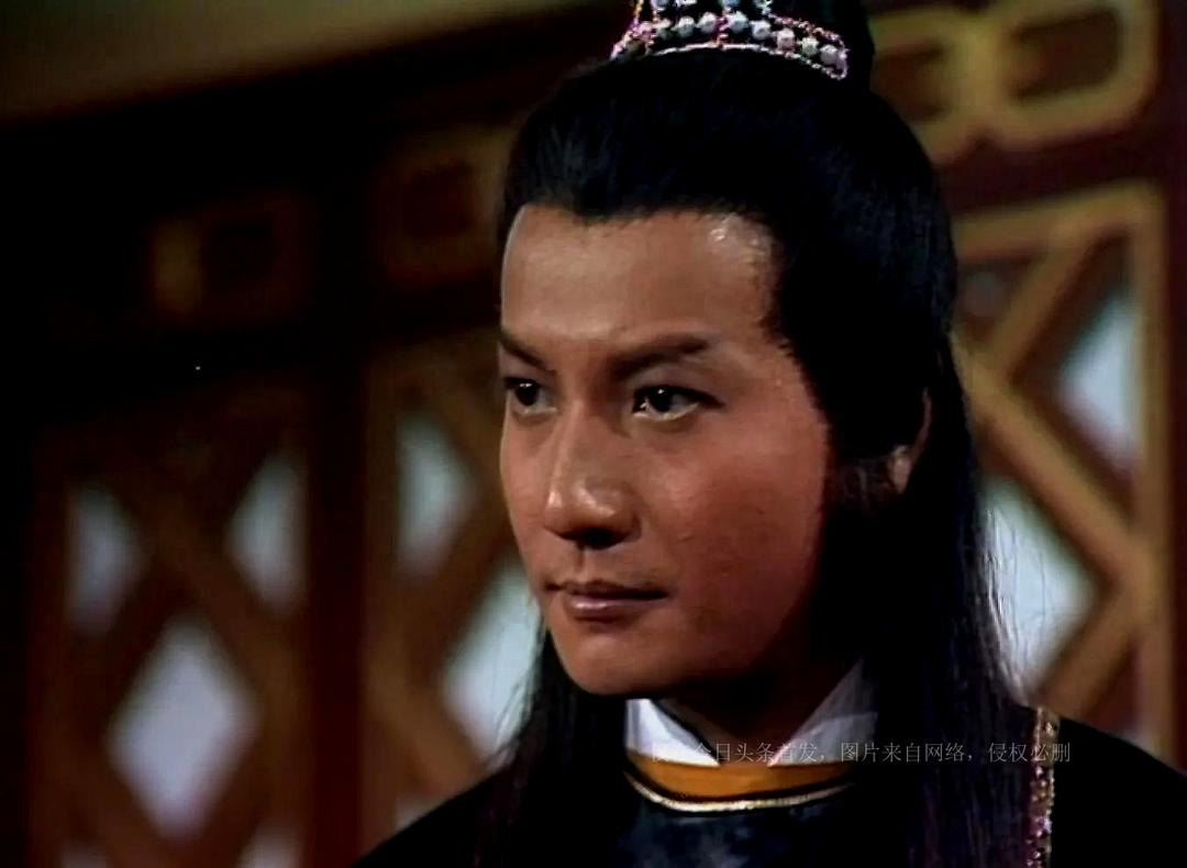 Comparing the appearance of Murong Fu in the seventh edition, who is ...