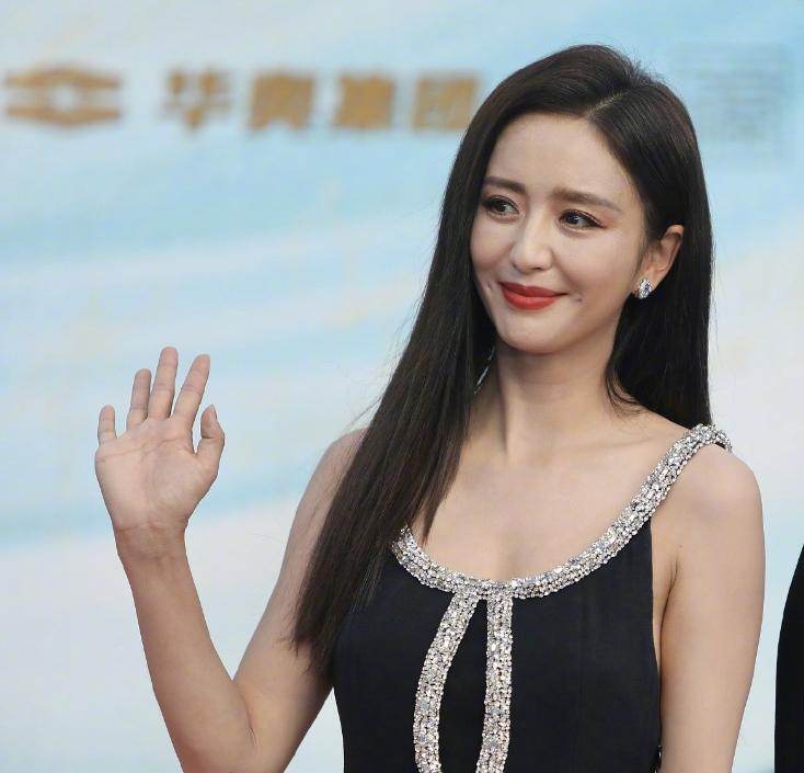 Stars shine on the Silk Road: Wu Jing is versatile and Tong Liya is charming - iMedia