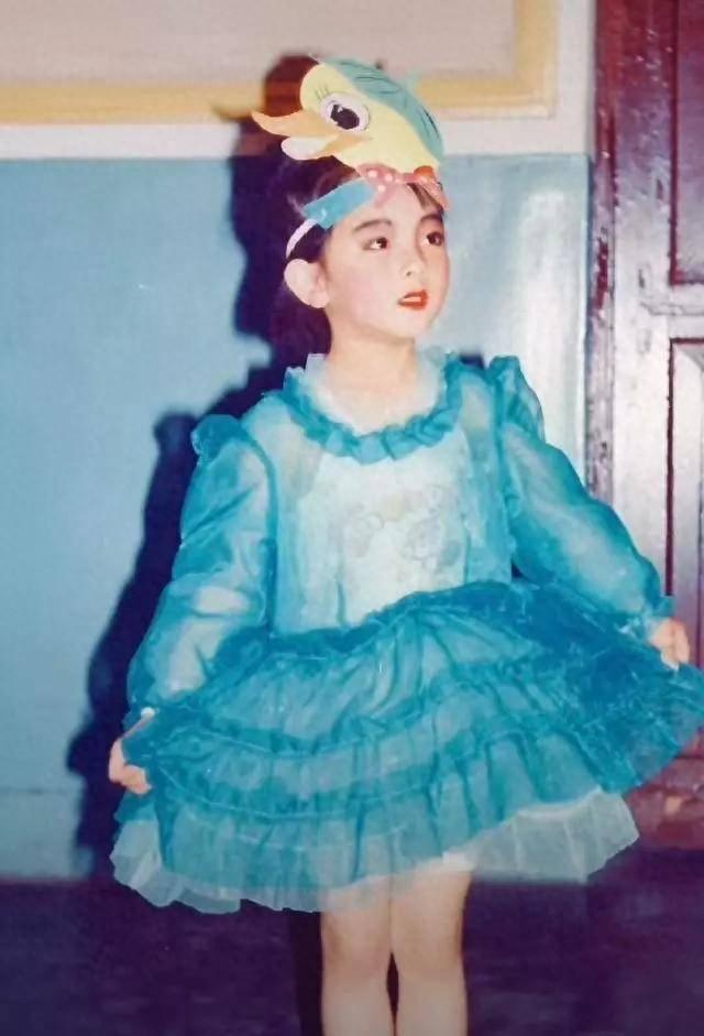 CCTV host Li Sisi: She went to the Spring Festival Gala at the age of ...