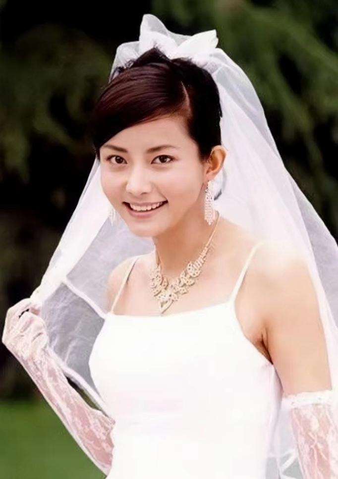 Looking at Li Yu 14 years later, he was buried in a wedding dress, her ...