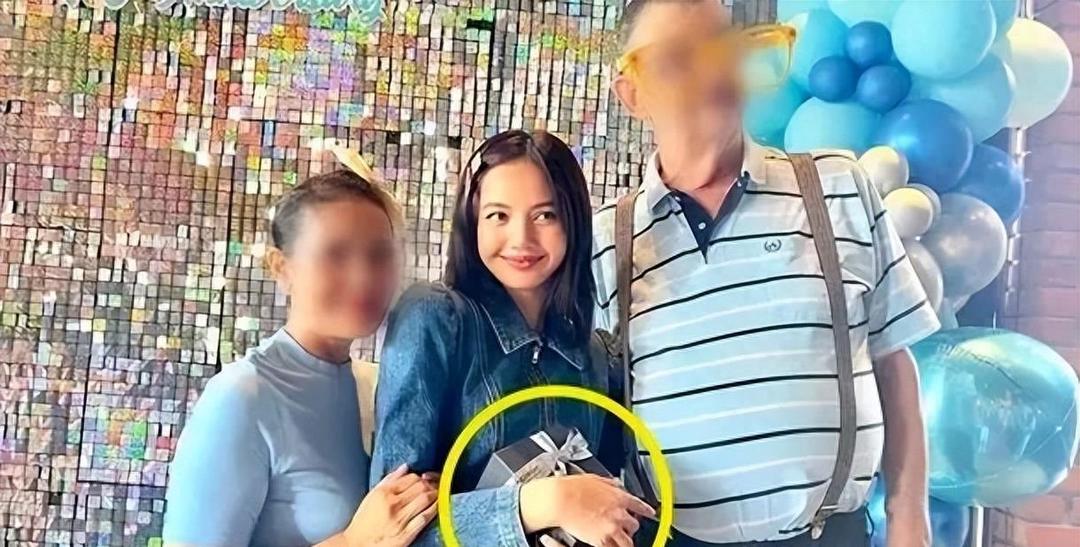 Was he knocked back to his original shape? Isn't she a female star? Why ...