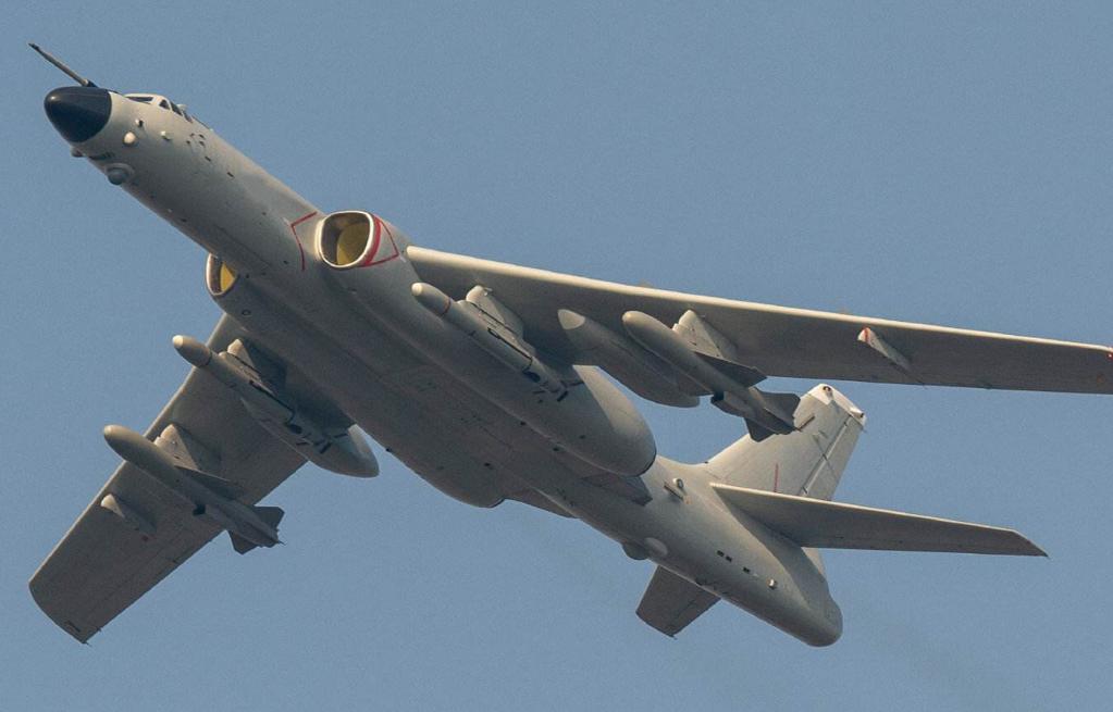 The largest strategic bomber in existence! Soaring in the sky, how many ...