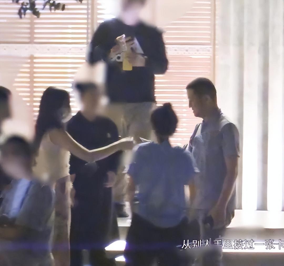 Li Yapeng and Haiha Jinxi and Li Yan had a dinner together. The three ...