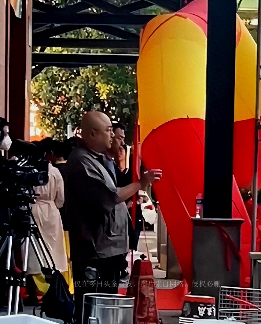 At a young age, his appearance is better than that of the young ...