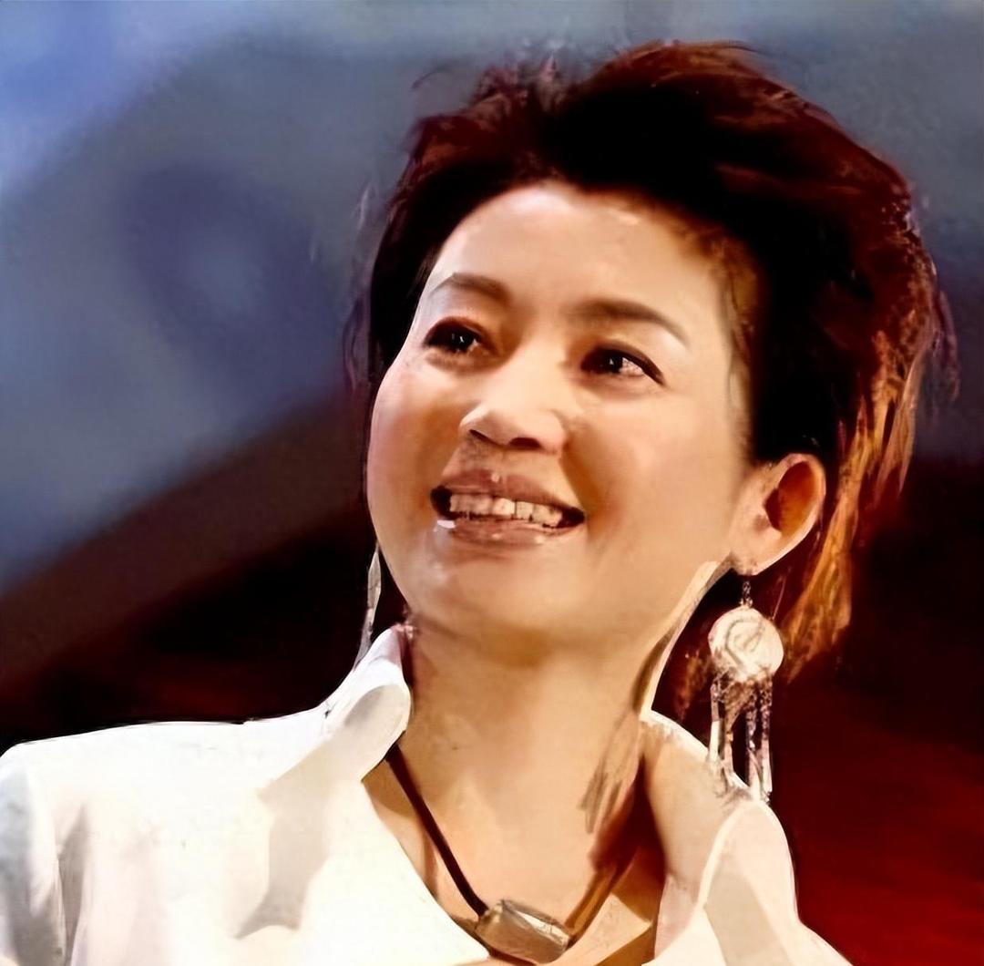 "Queen of Tragedy" Pan Hong: After ending a wrong marriage, she chose ...