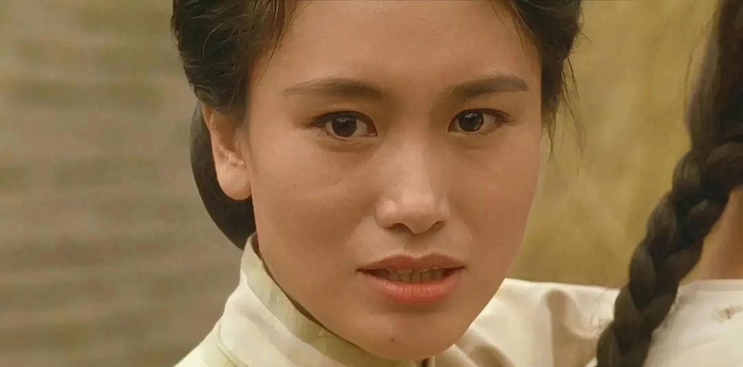 Wang Qi not only played Ji Jie, but also played a romantic girl in the Hong Kong entertainment ...