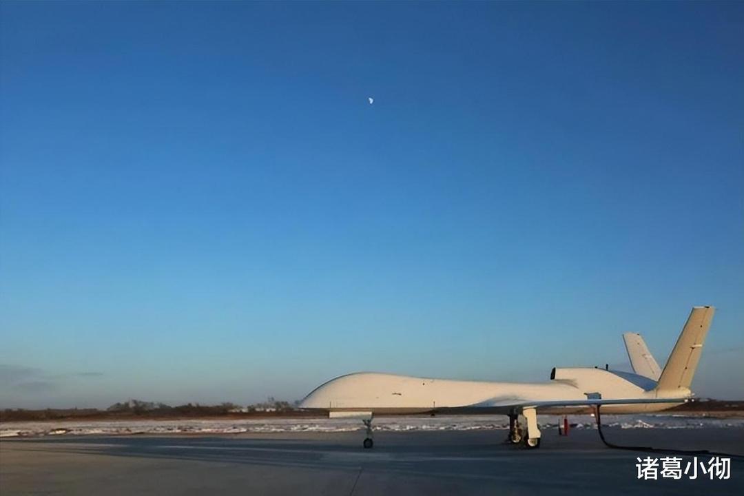 How powerful is the Chinese Falcon drone? Equipped with 4 missiles, it ...