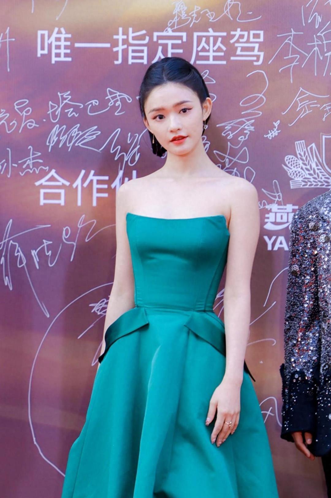 Gorgeous antique style! Lin Yunhua's stunning appearance at the awards ...