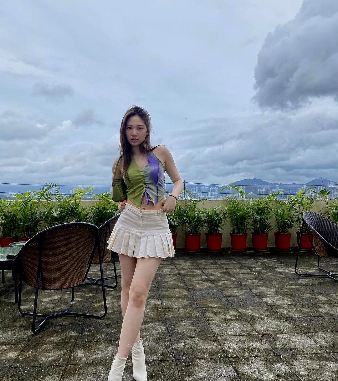 Donnie Yen's daughter shows off her hot body in a tight skirt with S ...