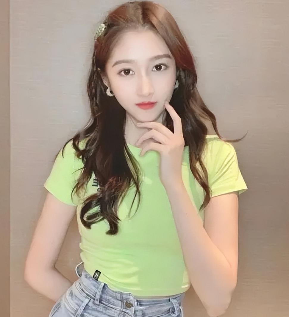 A video of blessings was recorded for Bai Yingcang's birthday ...