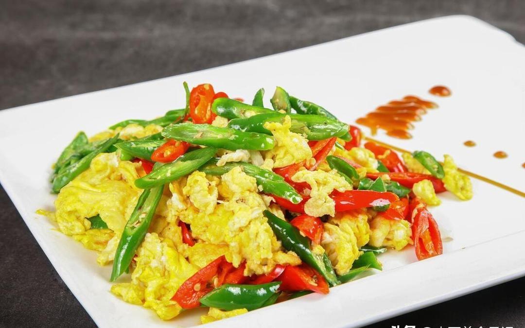 Easily learn how to make homemade scrambled egg skins, delicious and ...