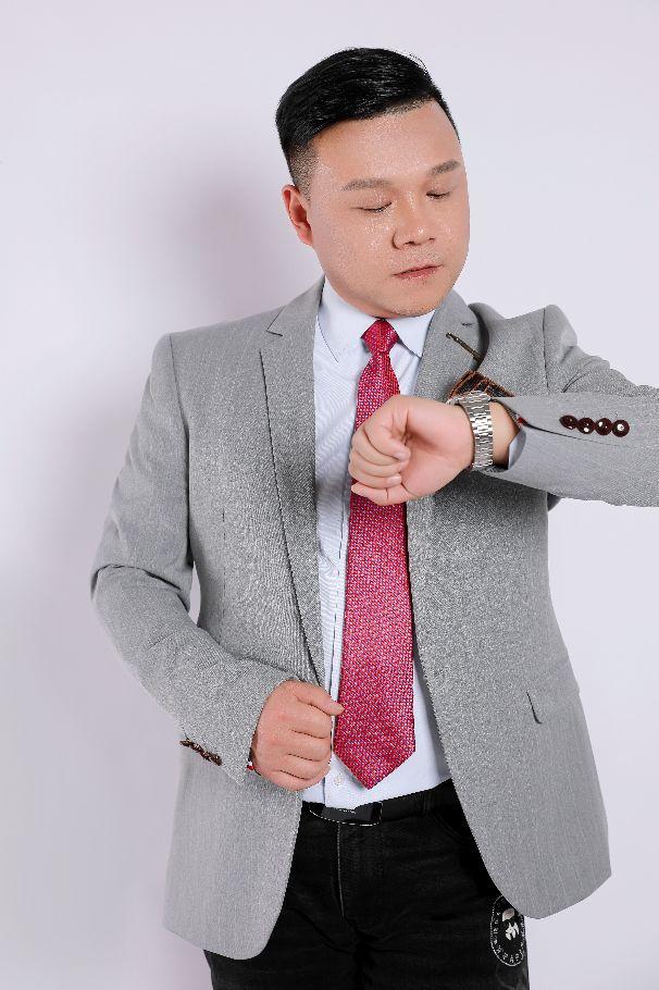 Well-known singer Tan Wei releases new song "Love Song of the Sea of ...