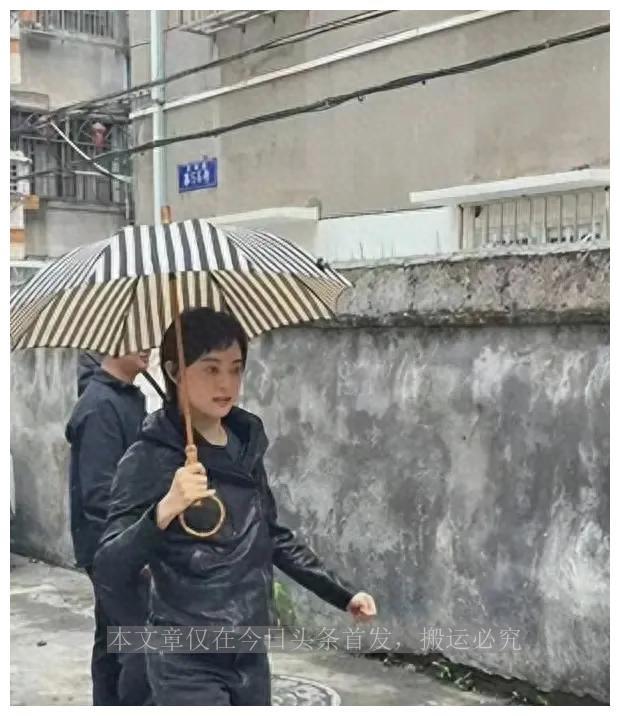 40-year-old Sun Li has a shriveled figure and thinning hair. She looks ...