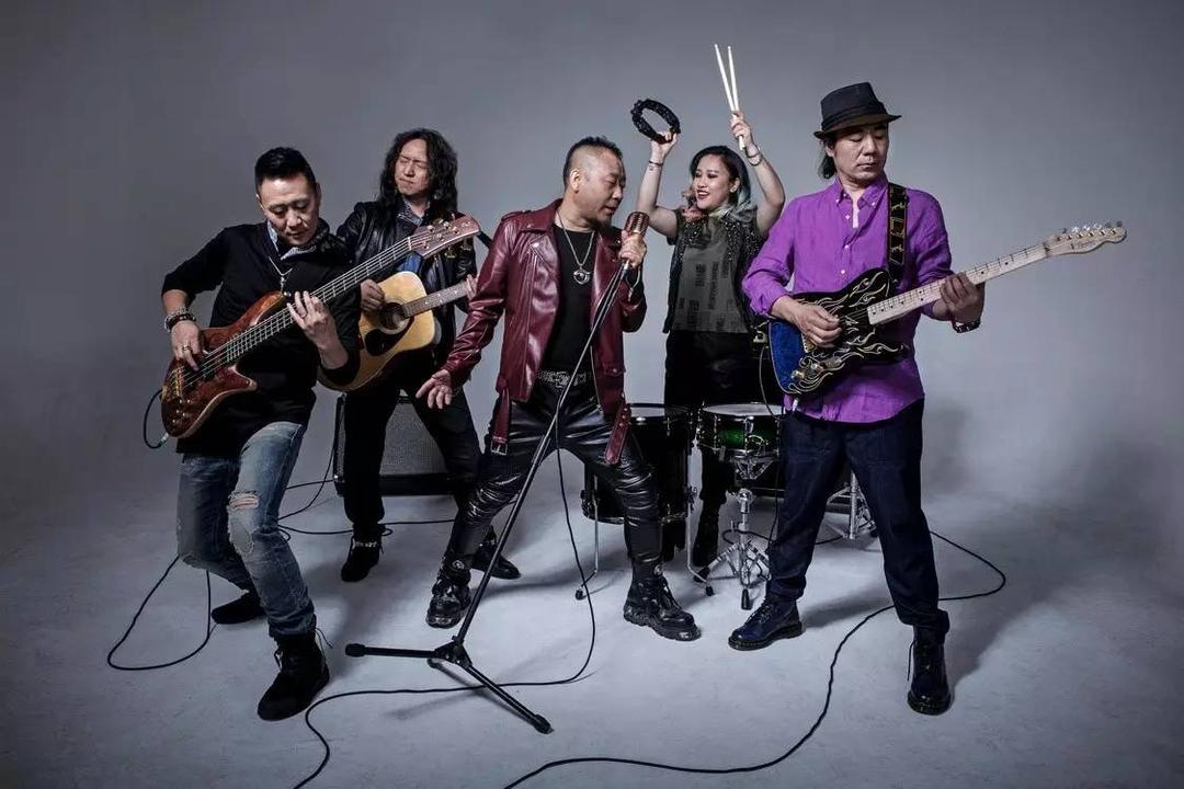 Who is the stronger Millennium band? Let's see who surrenders first ...