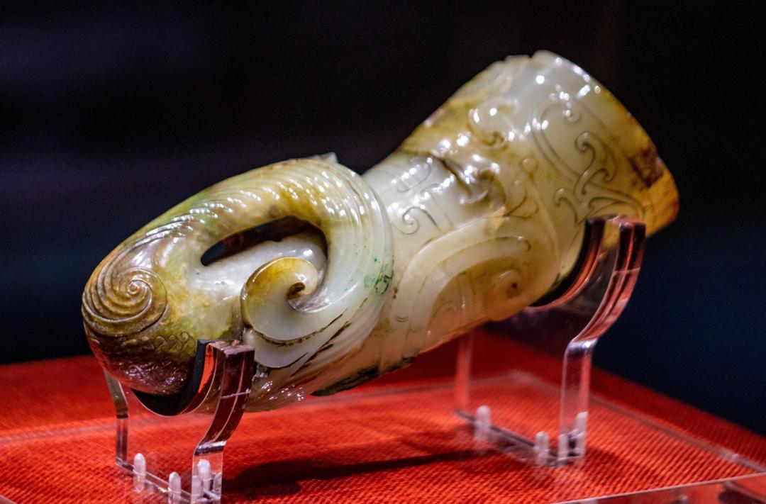 Stunning! The rare horn-shaped jade cup from the Han Dynasty is exposed ...