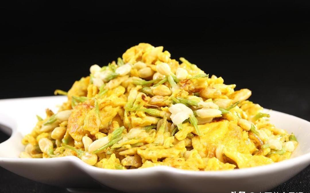 Easily learn how to make homemade scrambled egg skins, delicious and ...
