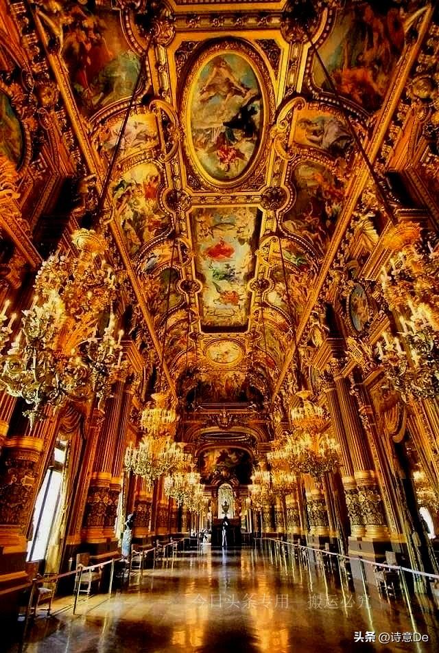 King Louis XIV: He invented perfume, but he didn't like to take a bath ...