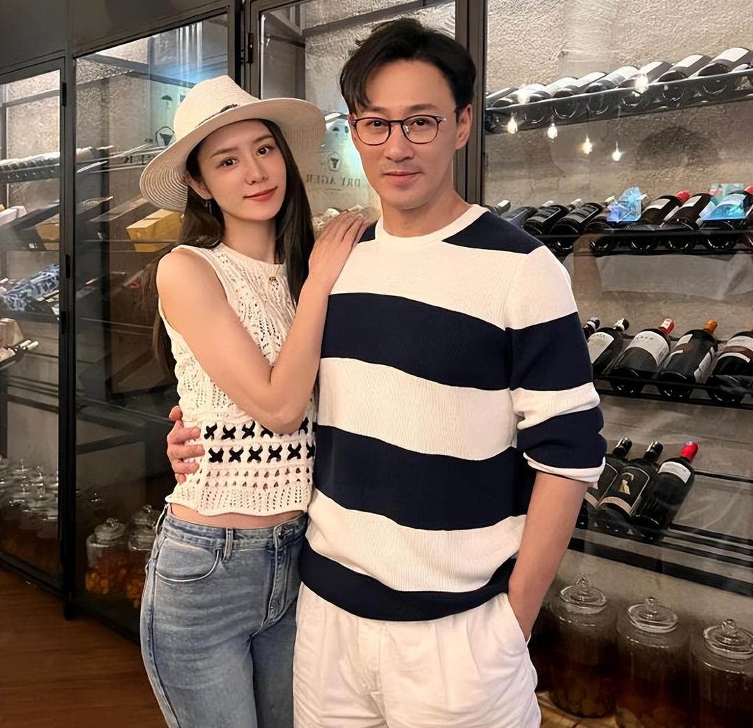 Zhang Xinyue brings her daughter to visit her husband, Lin Feng kisses ...