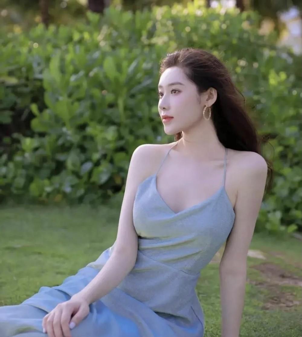 It's obviously the same person, after playing "The World" and then "Love in Nine Bends", I ...