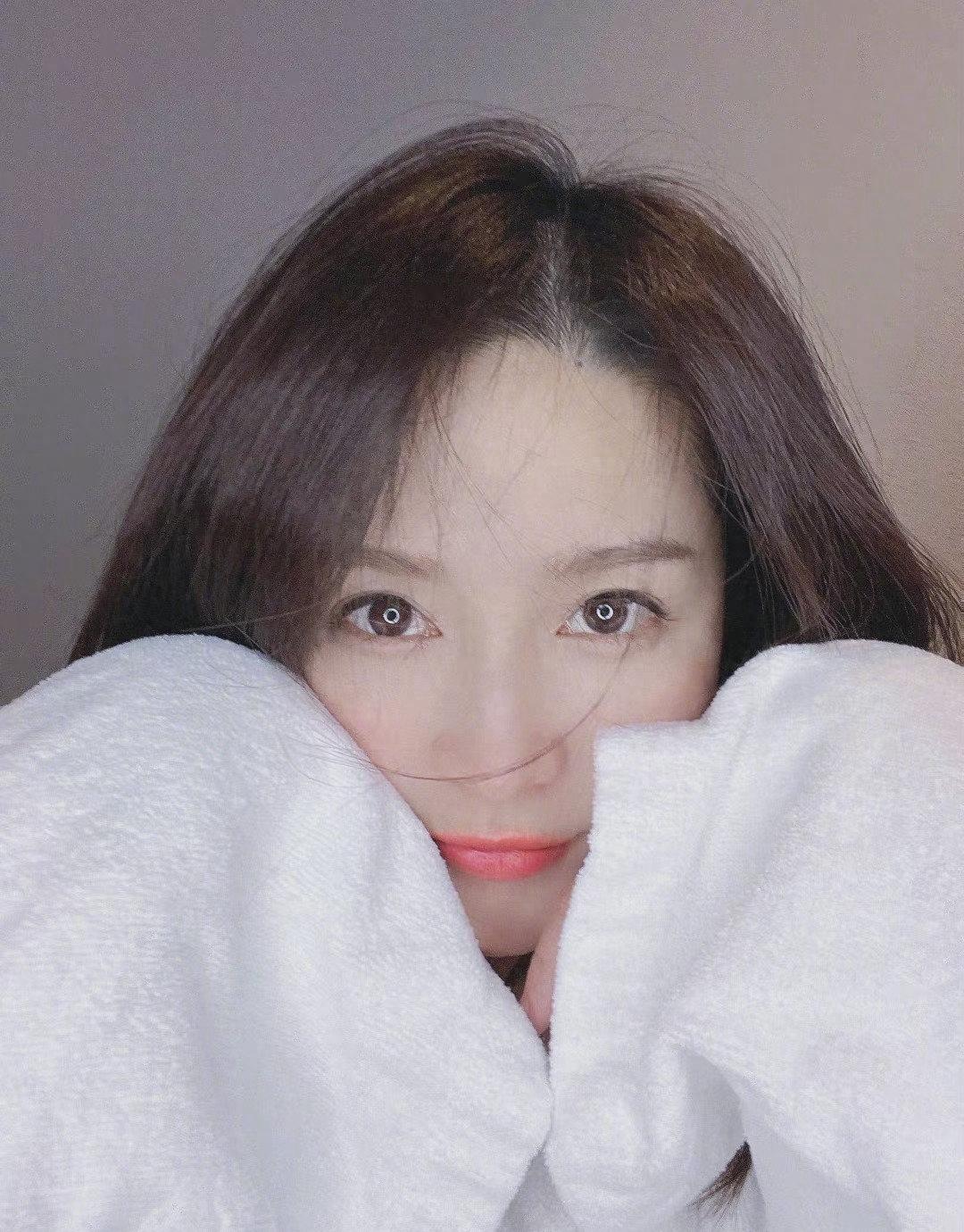 Li Qin: My pictures are beautiful, Zhang Jiani: My pictures are also beautiful, Sun Yining: I am ...