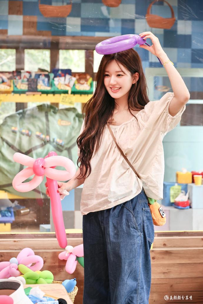 Zhao Lusi's long hair and beautiful shoulders - iMedia