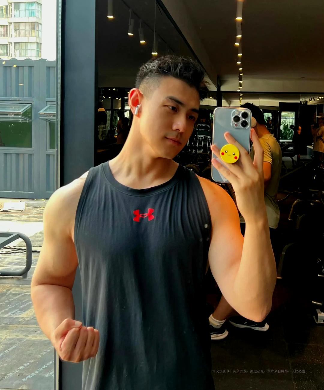 Lu Tianjiao: Stunning skin, peerless handsomeness, perfect figure, the peak of handsomeness ...