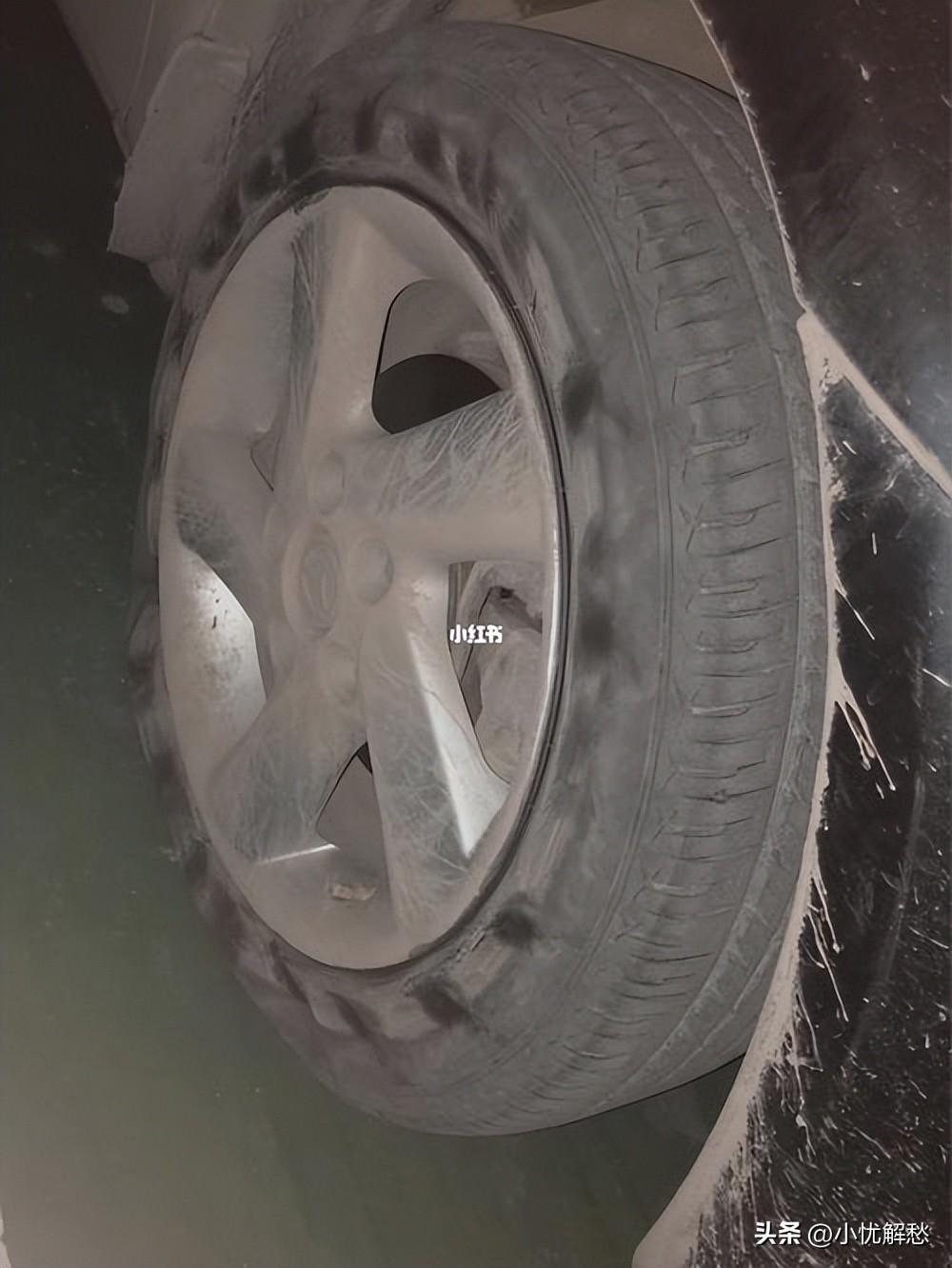 There is a small problem with the tire, the front and rear wheels are ...