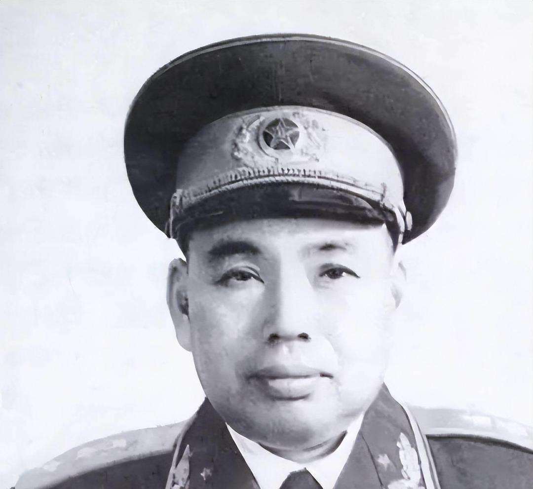 Deputy brigade commander Xu Shiyou and the political commissar had a ...