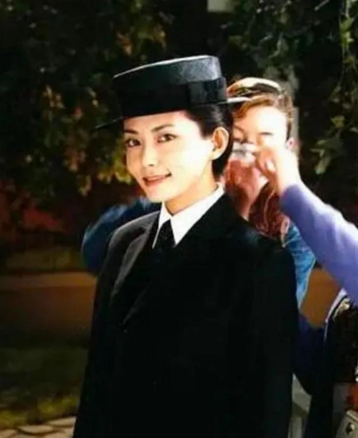 Looking at Li Yu 14 years later, he was buried in a wedding dress, her ...