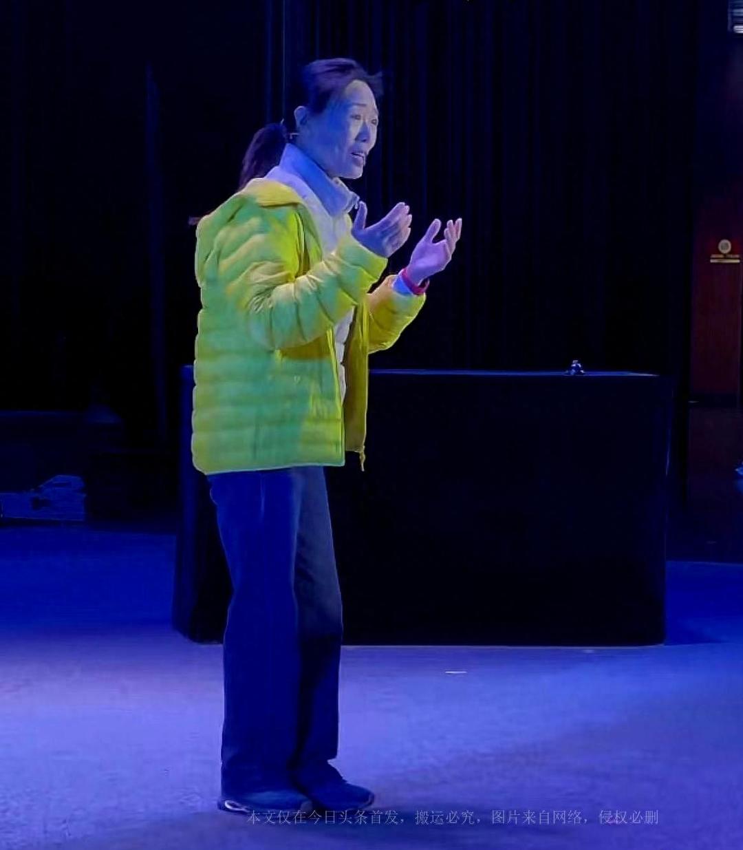 60-year-old Wu Qiong is so old that she is almost unrecognizable. When she goes on stage, her ...
