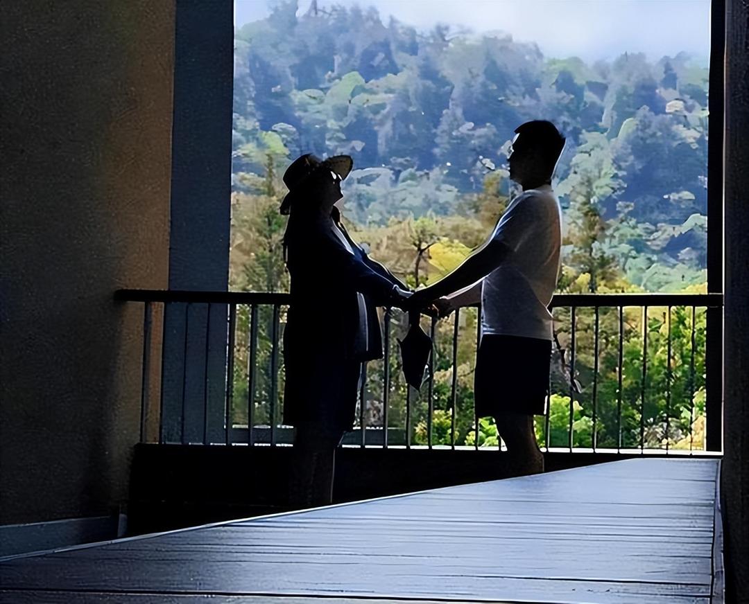 41-year-old Selina posted a family photo to announce the birth of her ...